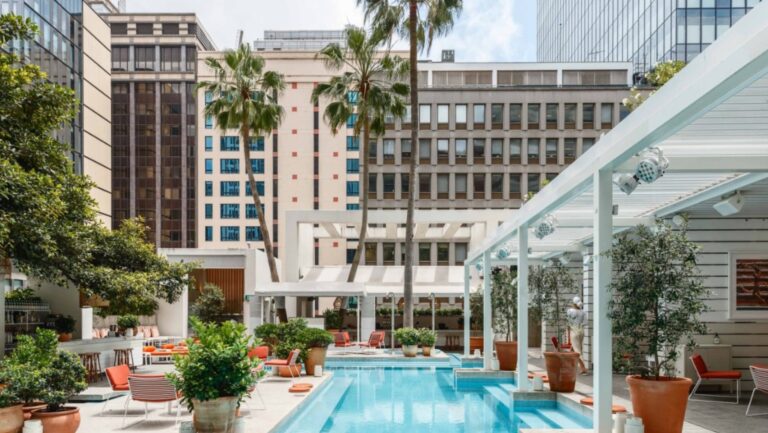 50+ Best Nightclubs in Sydney for Dancing & Drinks