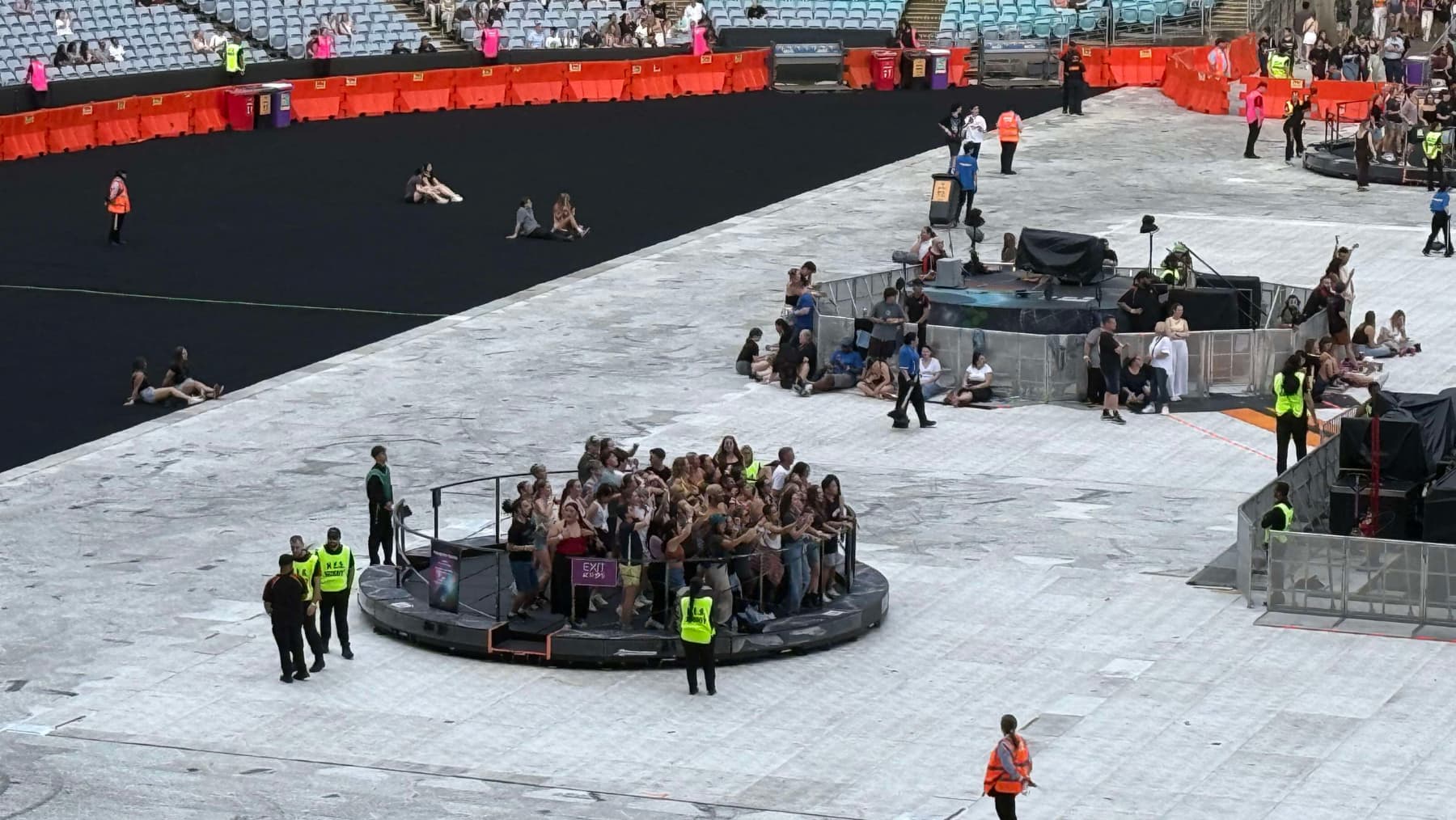 Here's what happened at Coldplay's first Sydney show