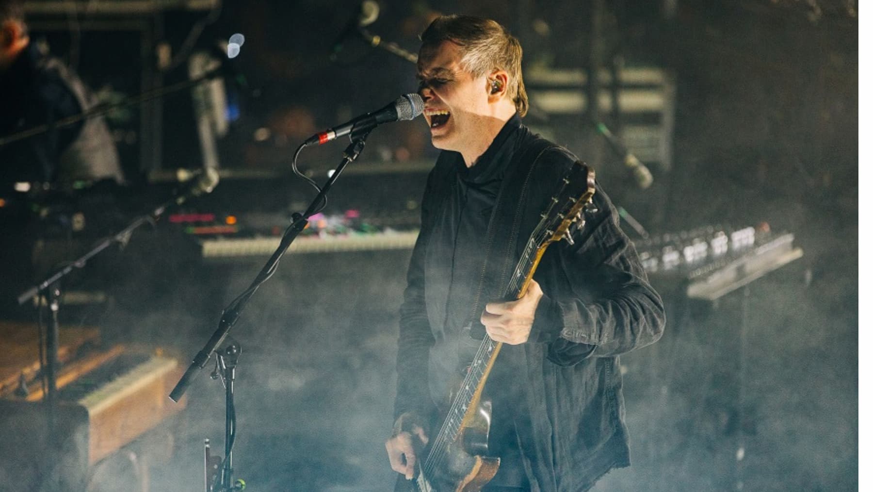 Vivid Sydney 2025 Guide: Dates, Light Walk, Events & Tips