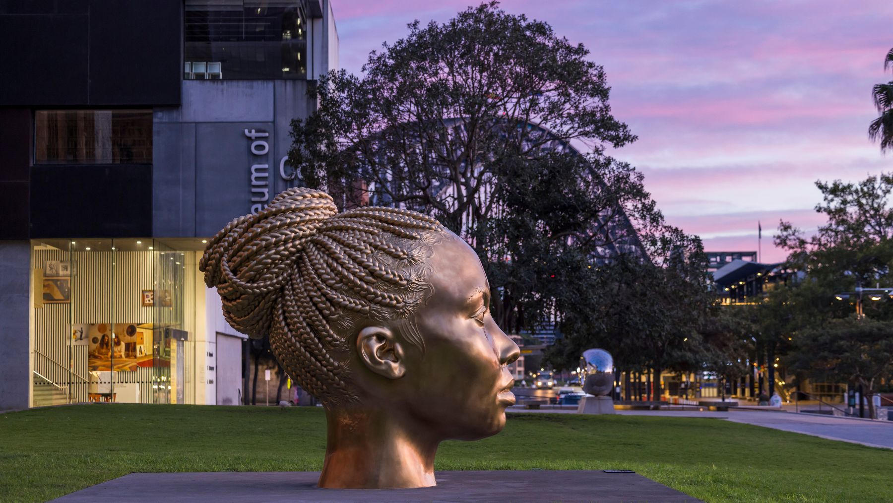 A huge new sculpture has been unveiled in Circular Quay — and there's ...
